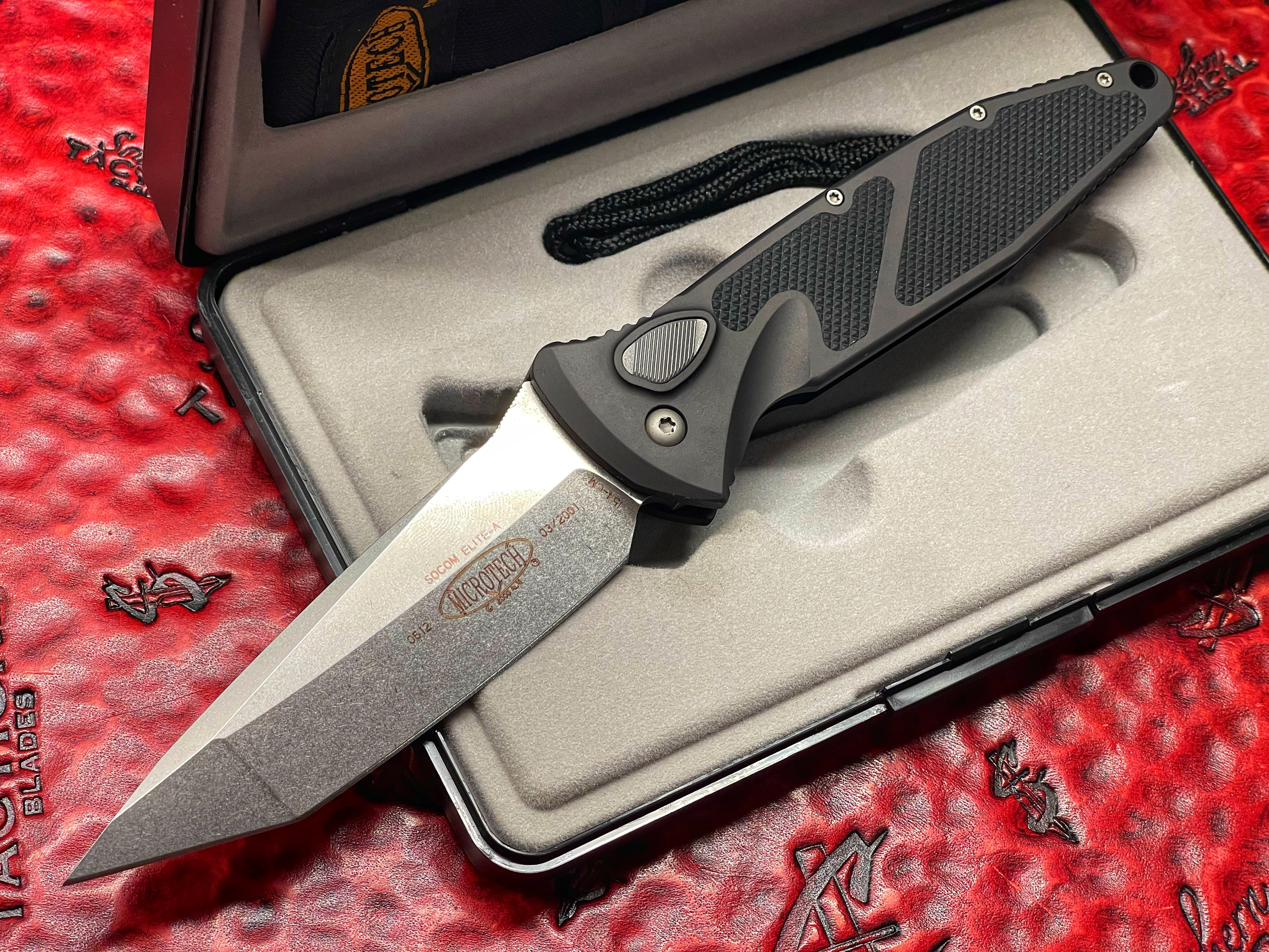 Microtech Knives Vintage Socom Elite Auto, Tanto Edge, Stonewash Stand