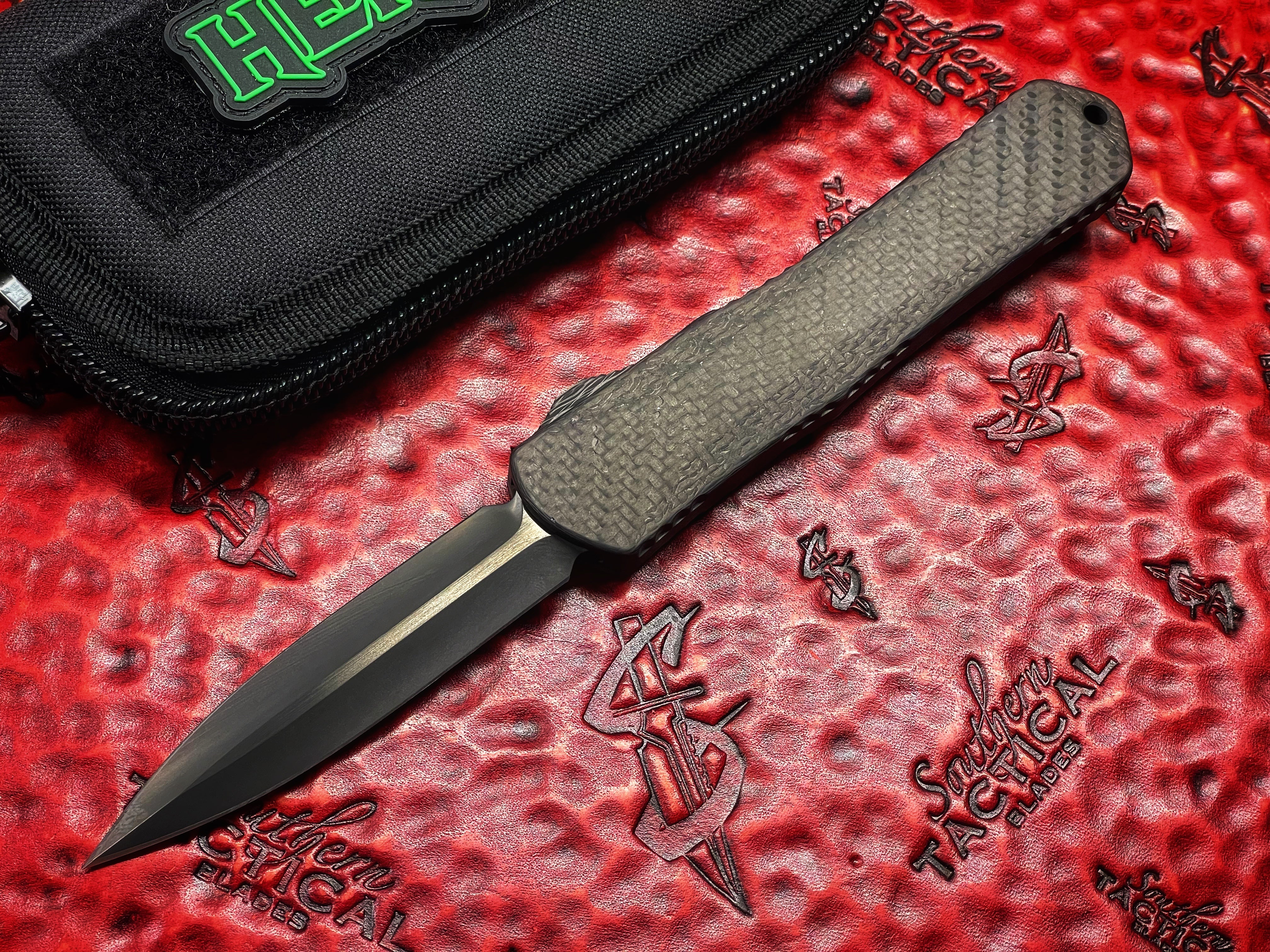 Heretic Knives Manticore X, DLC Spike Grind, Full Carbon Fiber Body