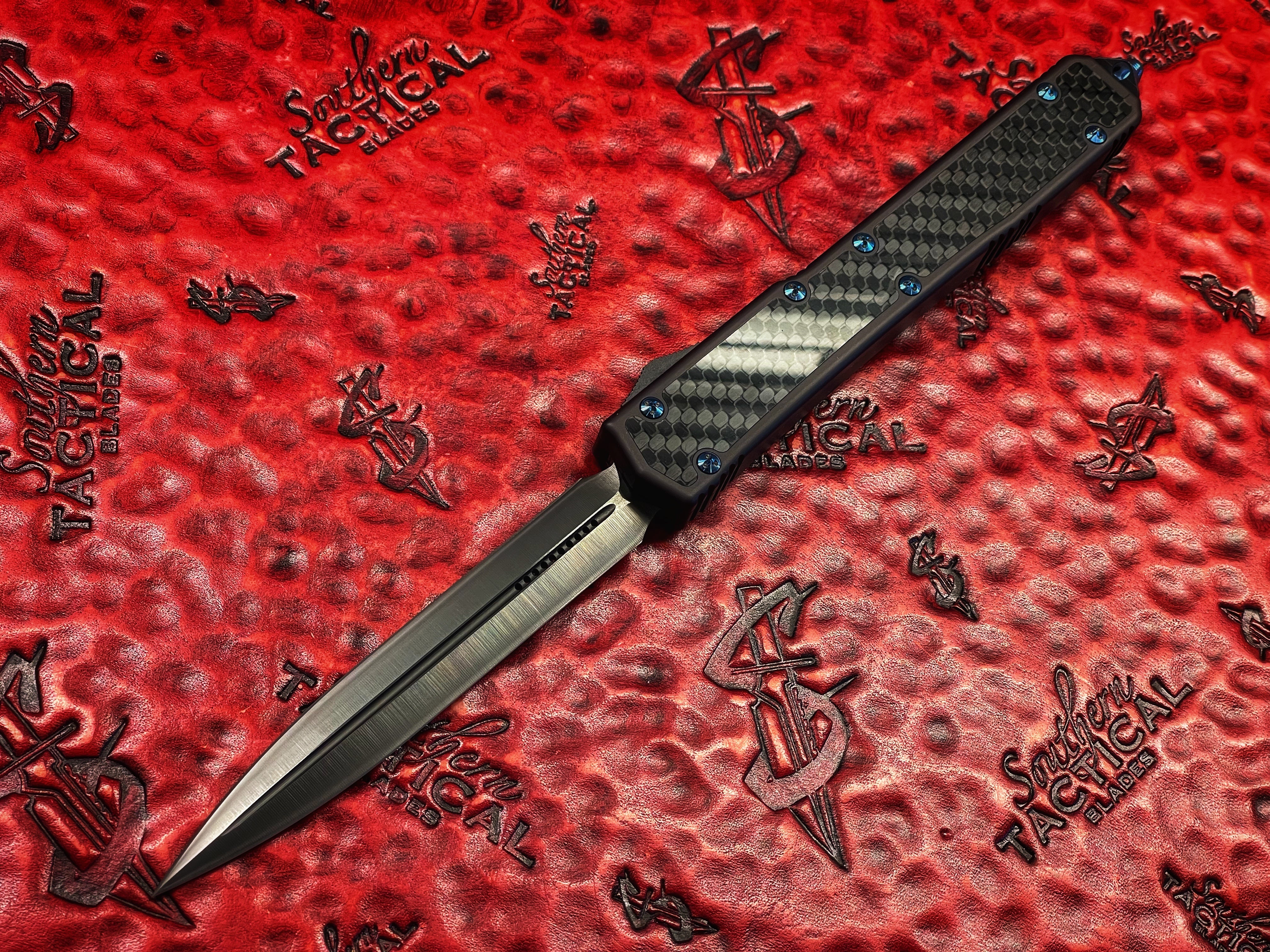 Microtech Knives Makora II, Double Edge Satin DLC, Carbon Fiber In-lay