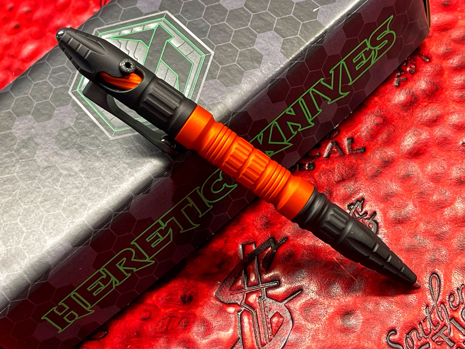 Heretic Thoth Predator Themed Bolt-Action Pen | Southern Blades
